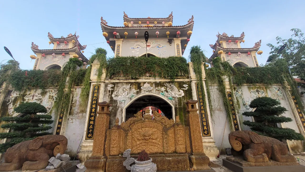 Đền Dinh Đô Quan Hoàng Mười ở đâu, thờ ai và có linh thiêng không?