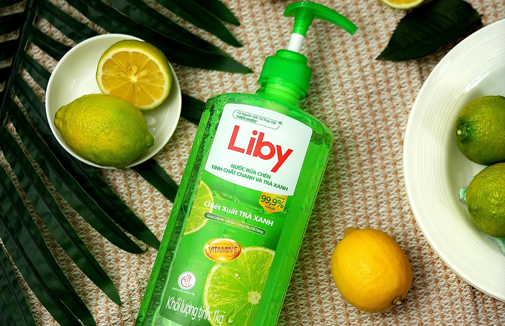 Giá 1 thùng nước rửa chén LIBY tinh chất chanh và trà xanh chai 1kg là ...