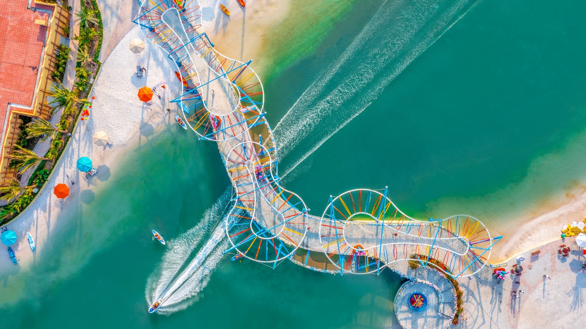 Vui chơi hết nấc tại Công viên Royal Wave Park VHOP2