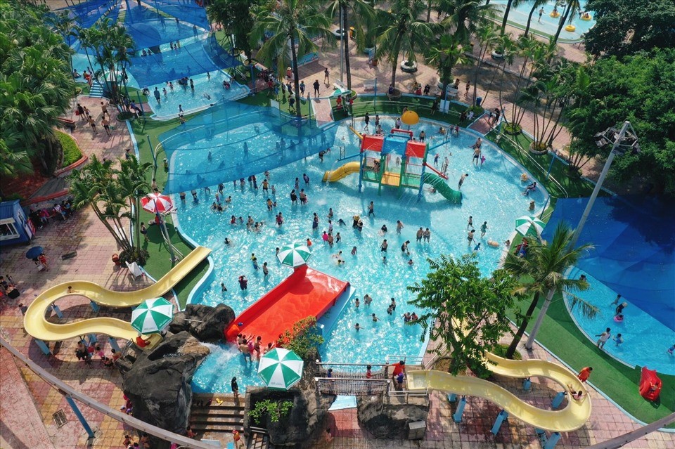 Cập nhật mới nhất giá vé, giờ mở cửa bể bơi chung cư Center Point