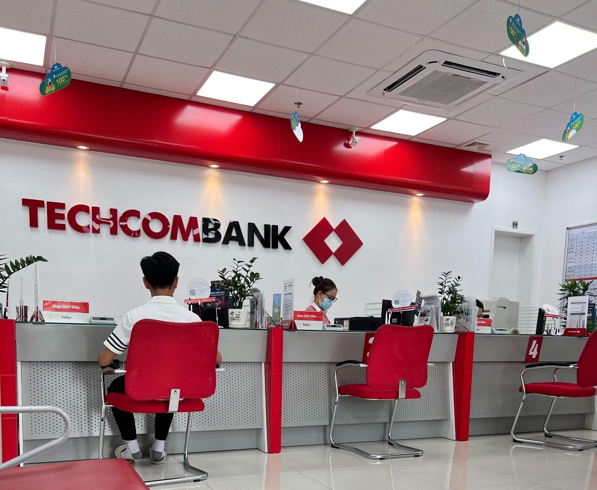 Phòng giao dịch ngân hàng Techcombank nằm ở tòa nào khu đô thị Vinhomes Smart City?